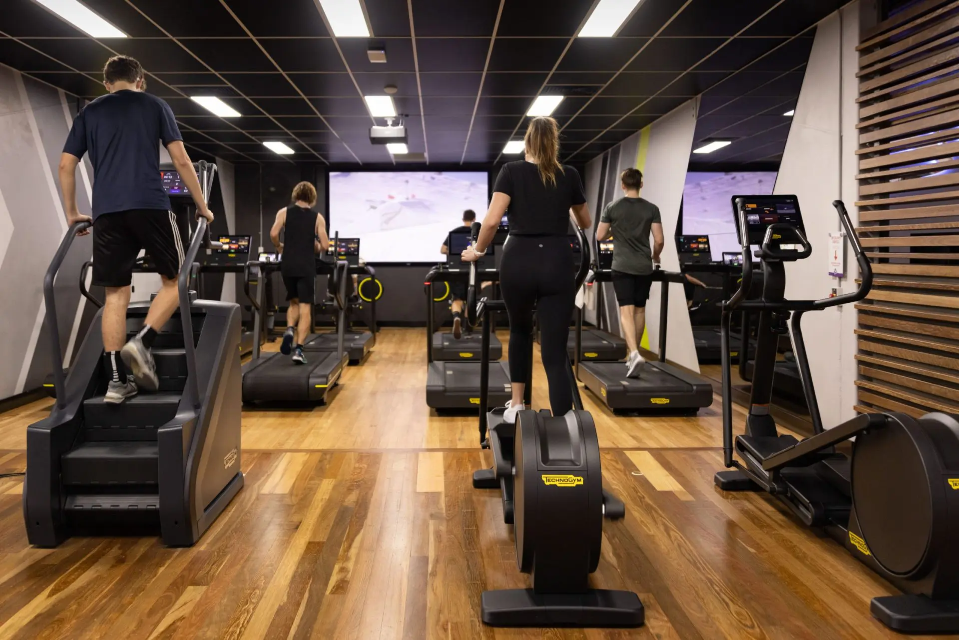 24/7 Gym - Club Coops